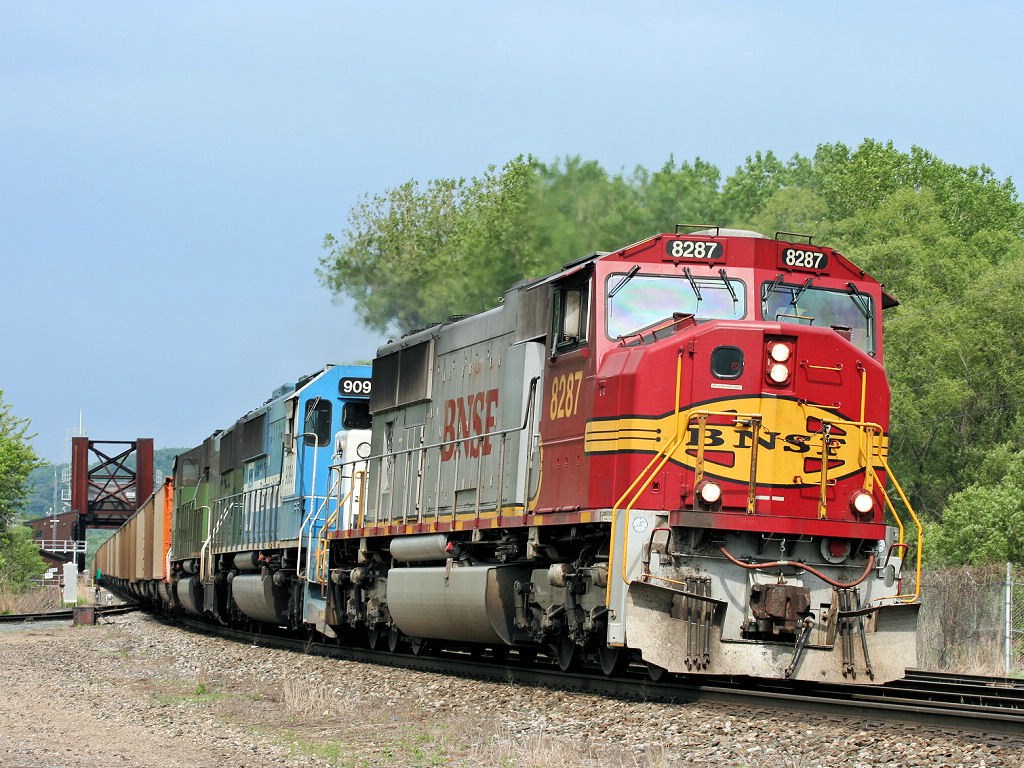 BNSF 8287